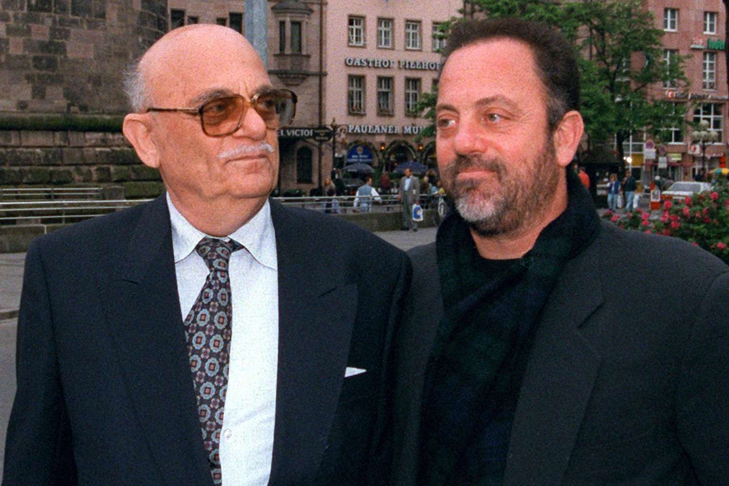 Billy Joel says dad 'knocked me out' as a kid for playing 'Moonlight ...