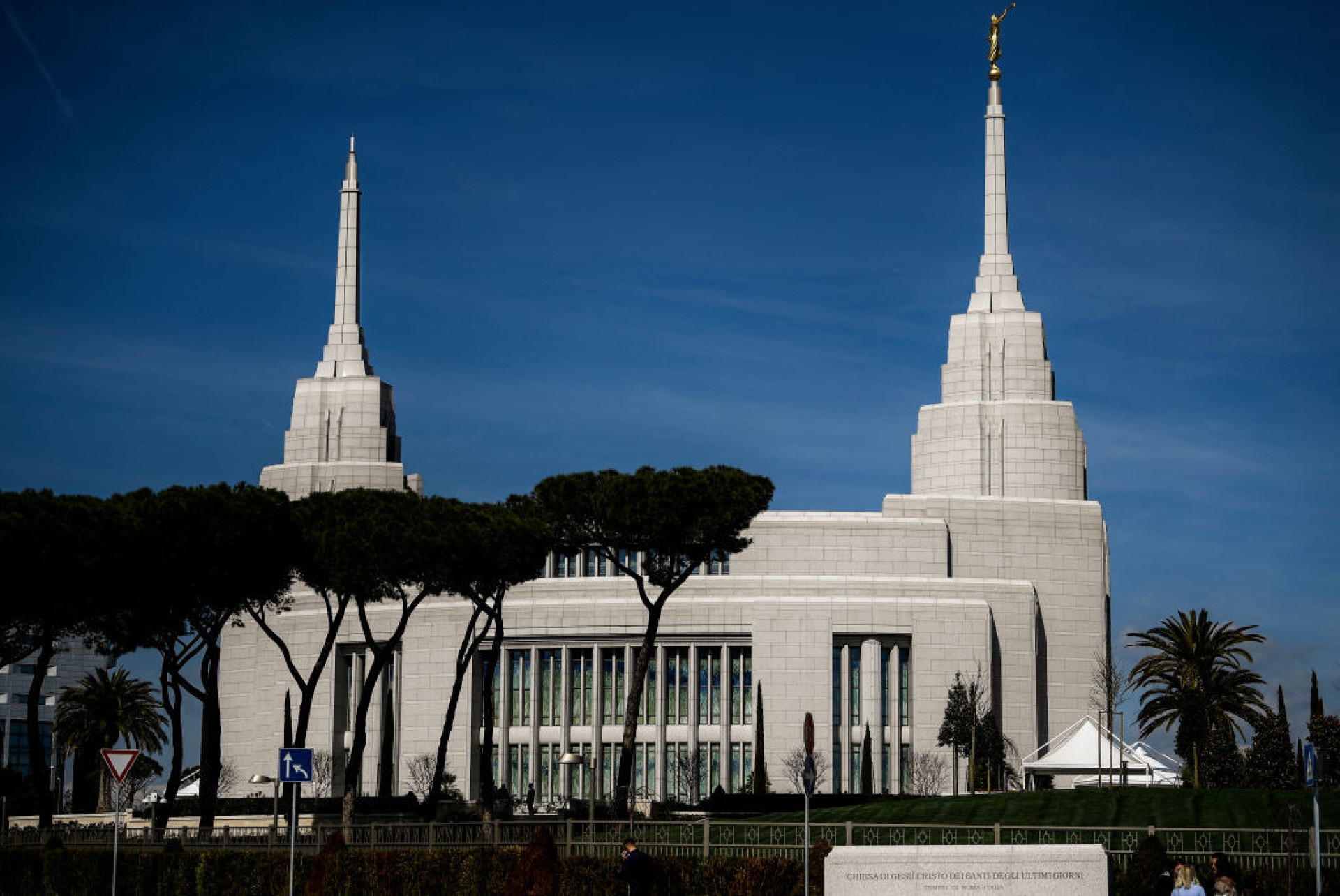 Understanding the architecture of Mormon temples