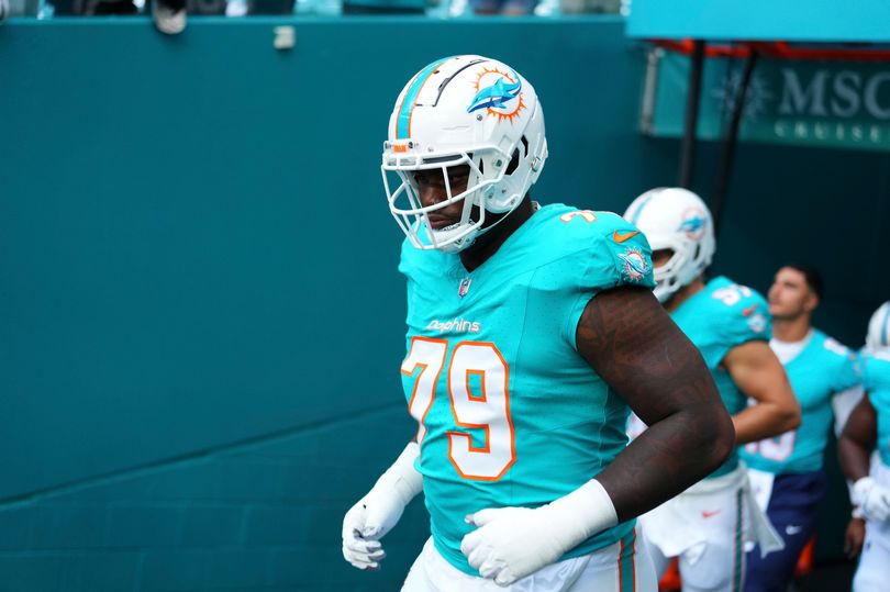 Miami Dolphins player airlifted to hospital in scary scene to open NFL ...