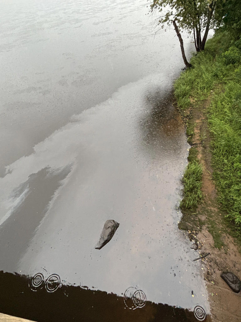 Portage semi crash causes diesel fuel spill on bridge over Wisconsin River