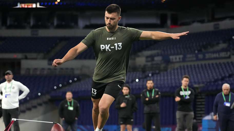 Packers Move Quickly to Replace Kicker After 'Freak' Injury