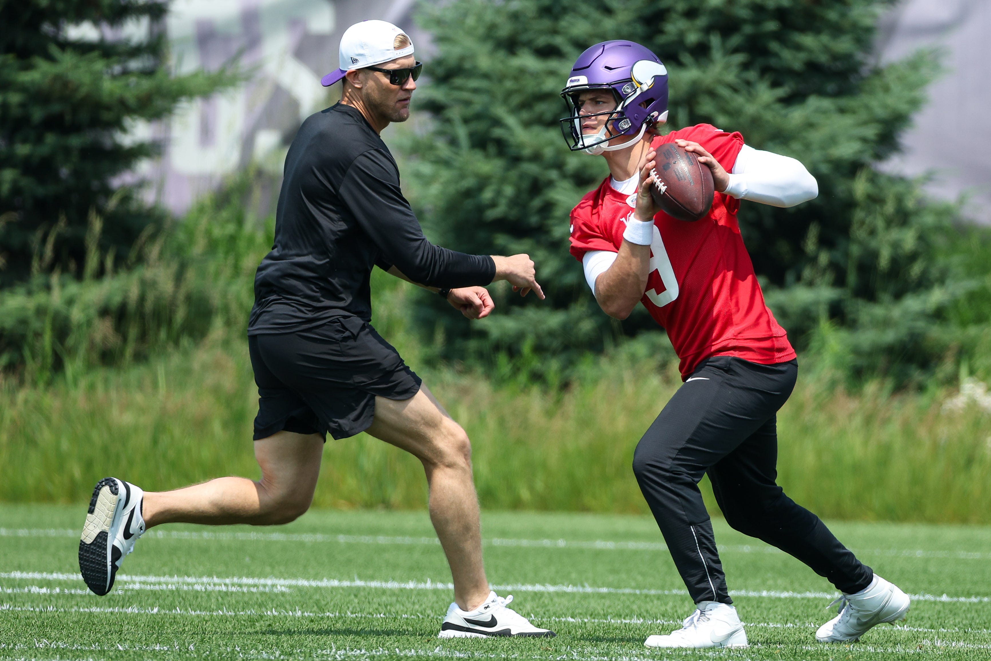 New Minnesota Vikings center Ryan Kelly supports J.J. McCarthy: 'That's ...