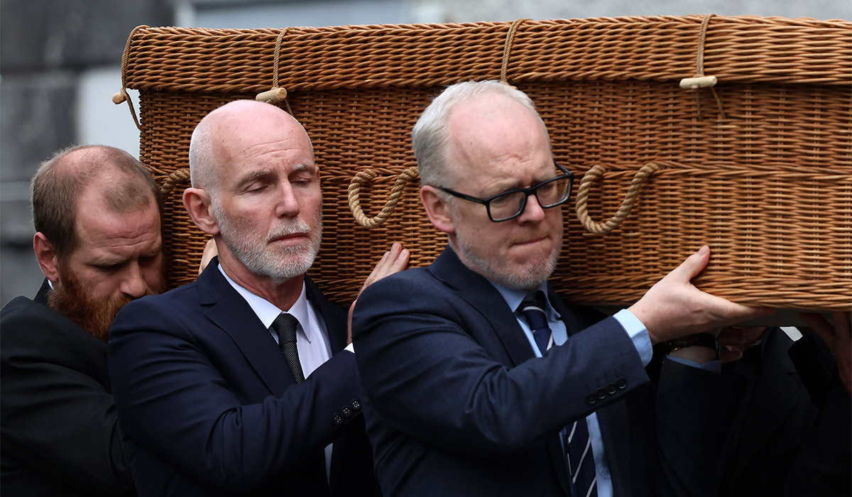 ‘Our ma was made of strong stuff’ — Ray D’Arcy pays tearful tribute to ...