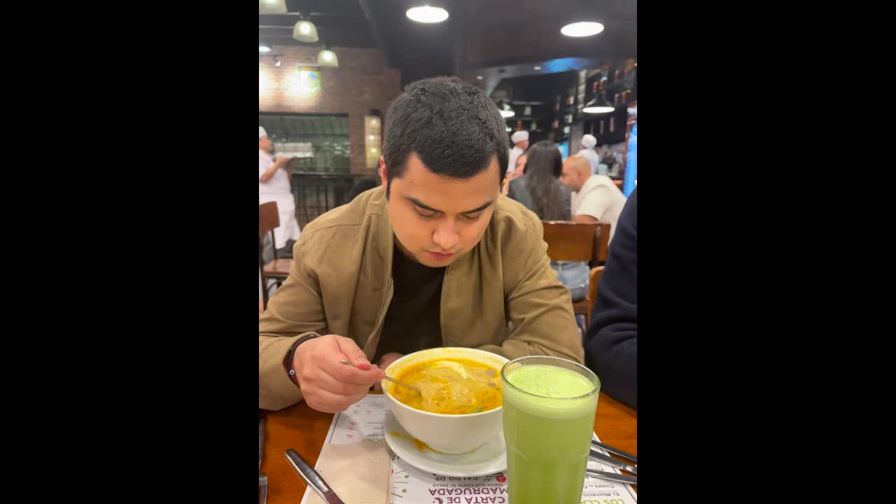 Soup stare turns to hilarious splash scene in Lima dining mishap