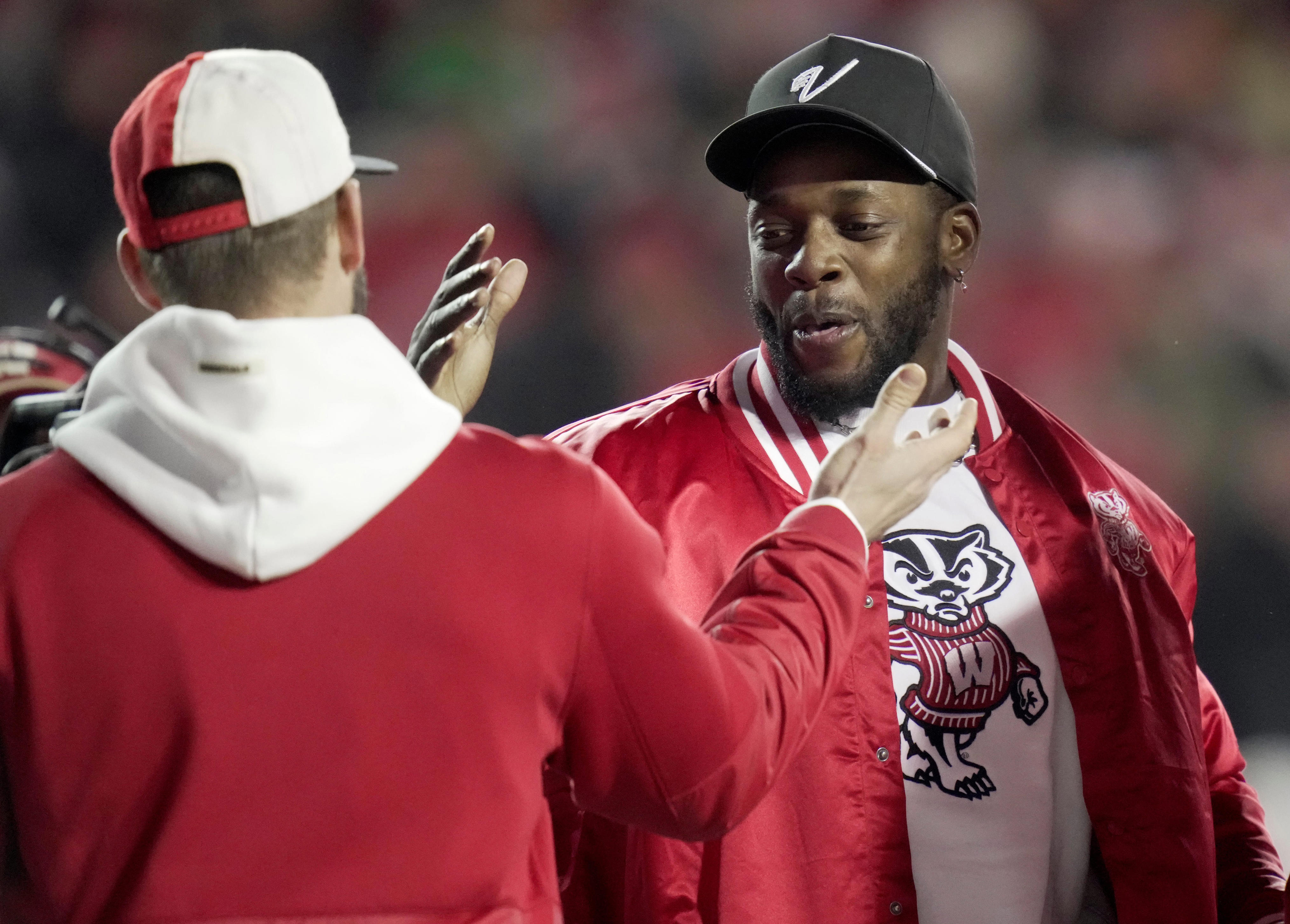 Badger legend calls for Wisconsin to bring Jim Leonhard back as head coach