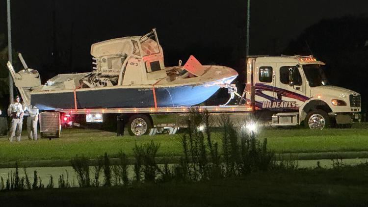 Pearland man dies after recreational boat hits barge on Sabine River ...