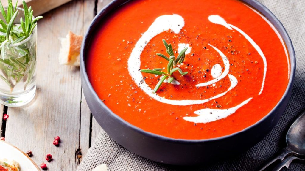 This Is How They Make Tomato Sauce in Italy — It Tastes Way Better Than ...
