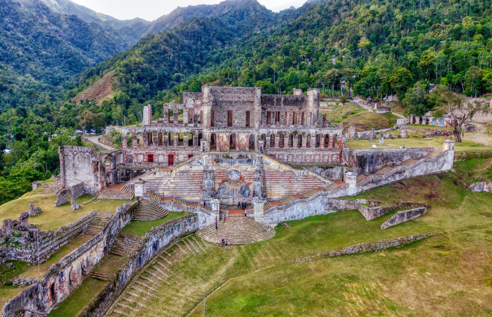 7 abandoned palaces reconstructed before your eyes