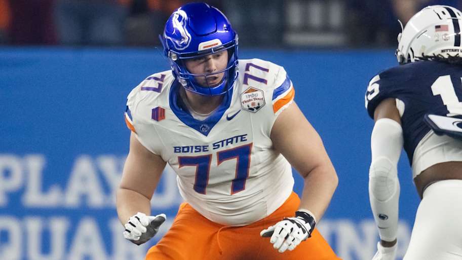 Boise State offensive tackle makes national award watch list
