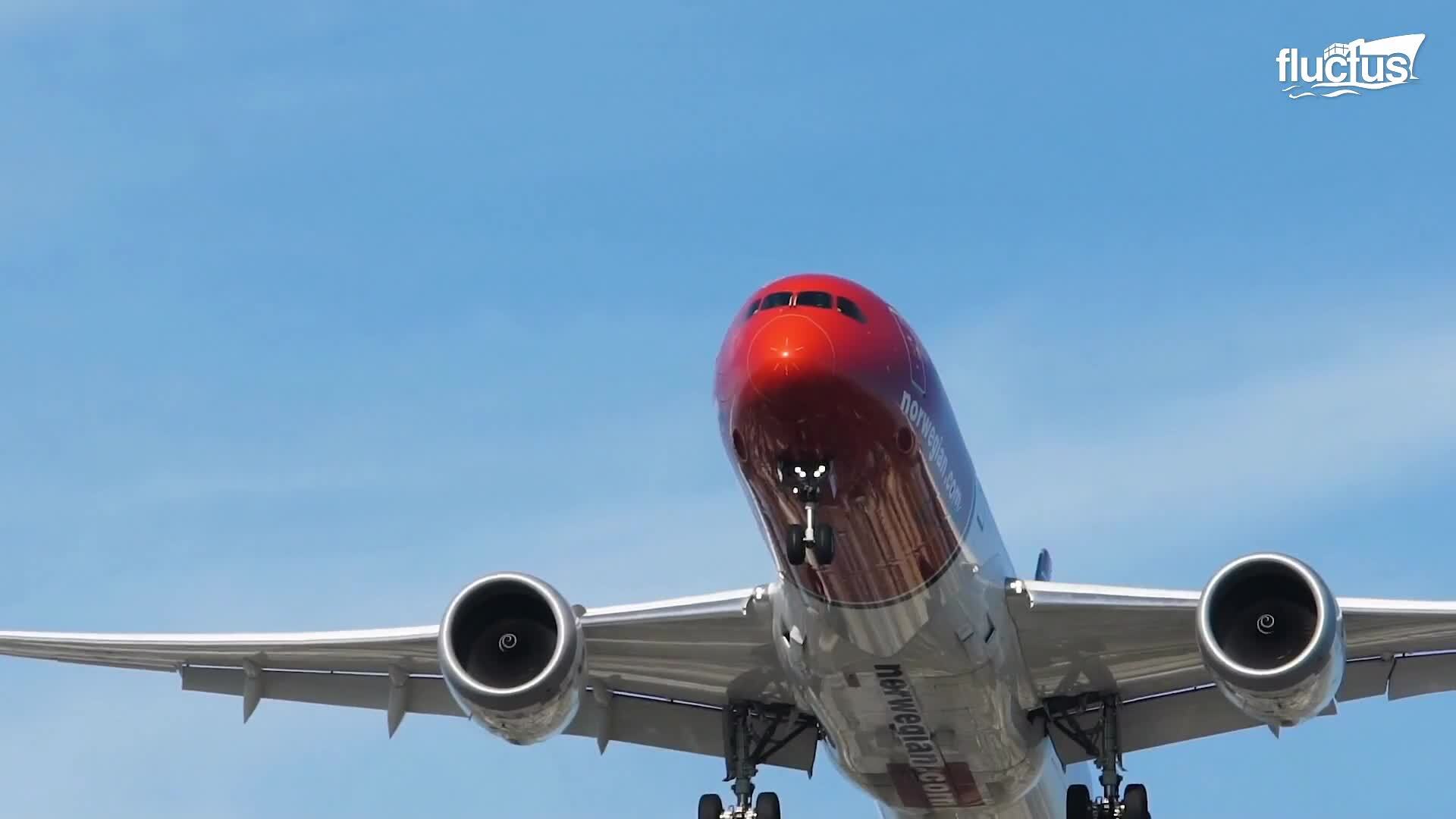 The unique method of removing paint from the world's largest aircraft