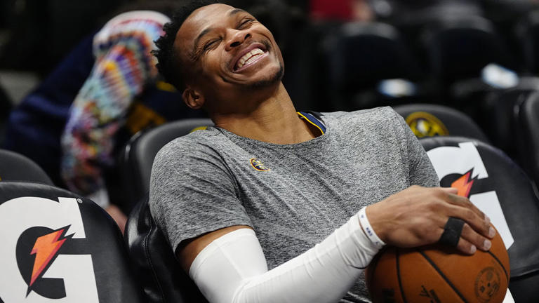 NBA legend Russell Westbrook stays in form while hooping on yacht