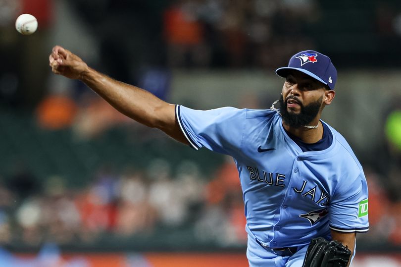 MLB reliever switches clubhouses as teams make deal between ...