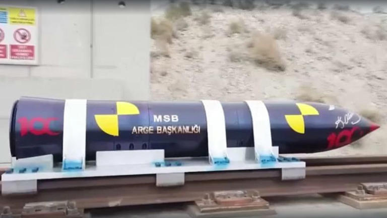 Turkey unveils powerful non-nuclear aerial bombs at defence fair