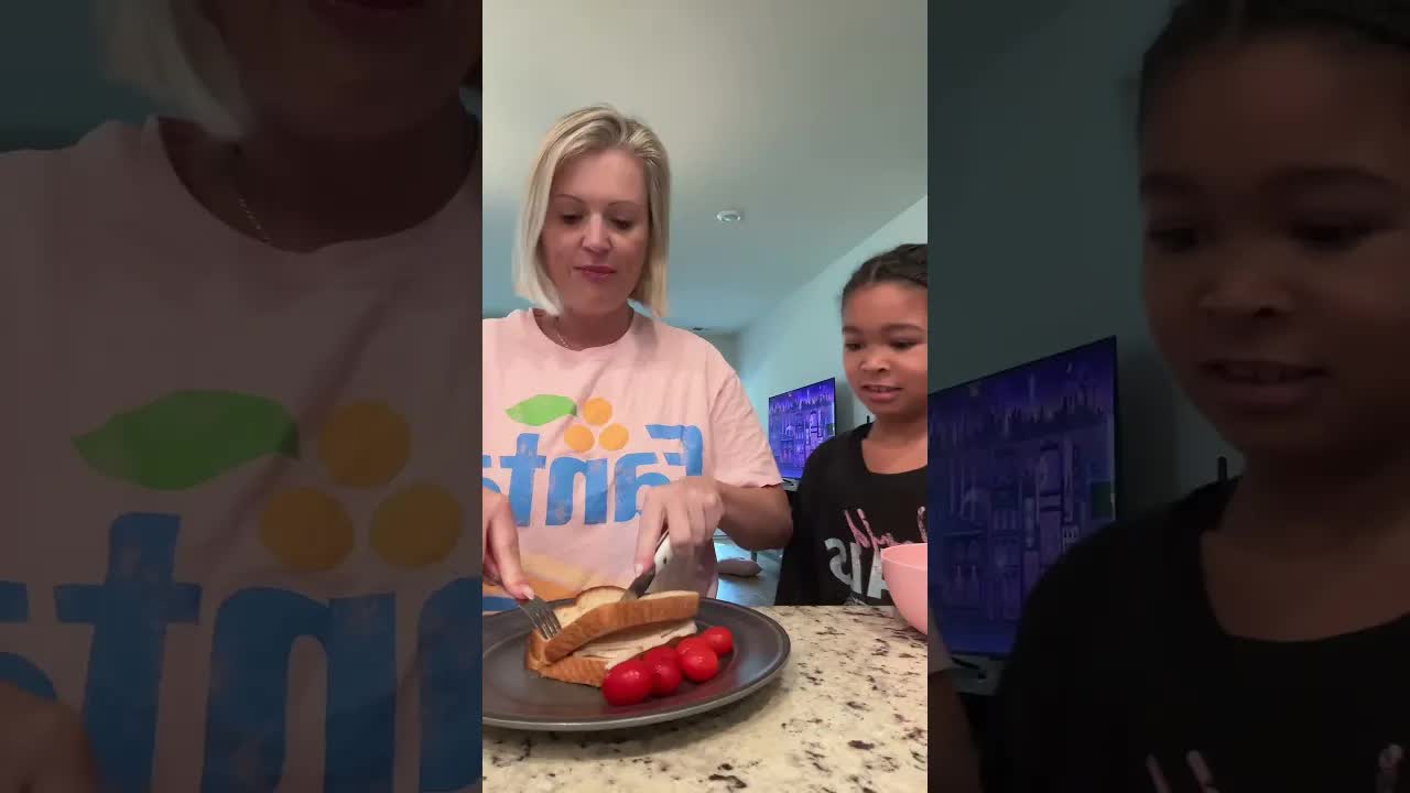 scarlett and tiania: mindful eating versus not yummy