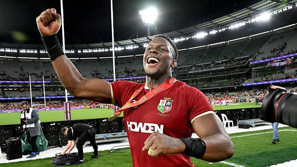 France want regular Lions games - Benazzi