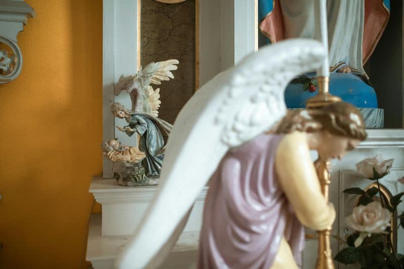 5 Popular Beliefs About Angels that Aren’t In the Bible