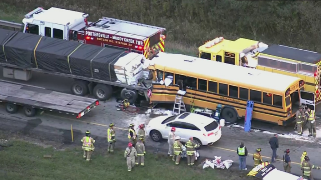 Driver of truck involved in deadly 2021 crash involving school bus ...