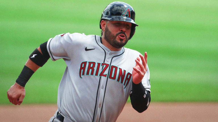 MLB rumors: Mariners still viewed as Eugenio Suarez trade favorite