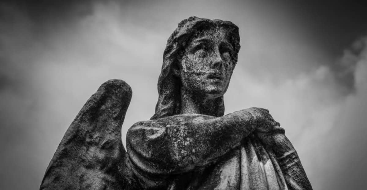 5 Popular Beliefs About Angels that Aren’t In the Bible