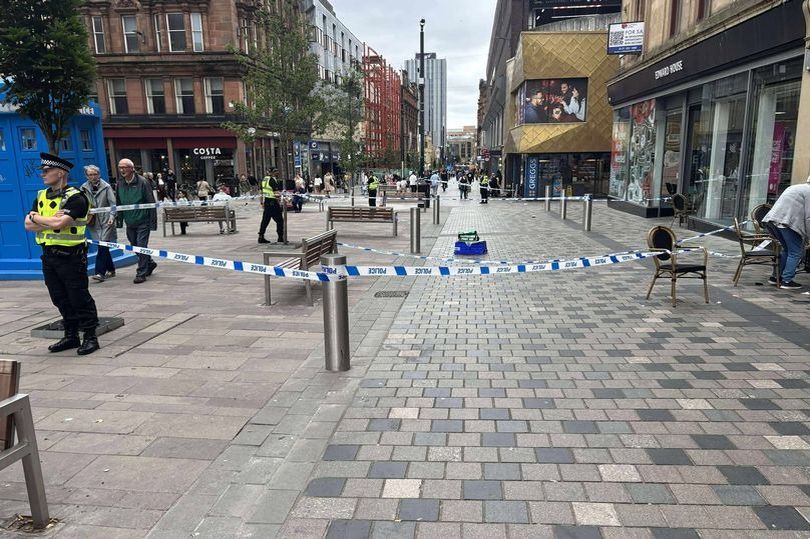 Glasgow city centre street locked down after 'stabbing' with police at ...