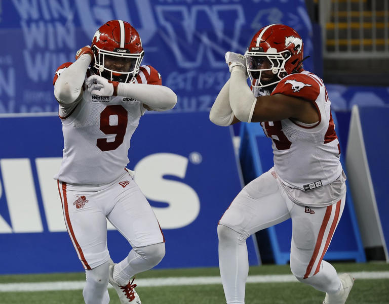 Roughriders quarterback Harris, Stampeders defensive back Webb earn July CFL honours