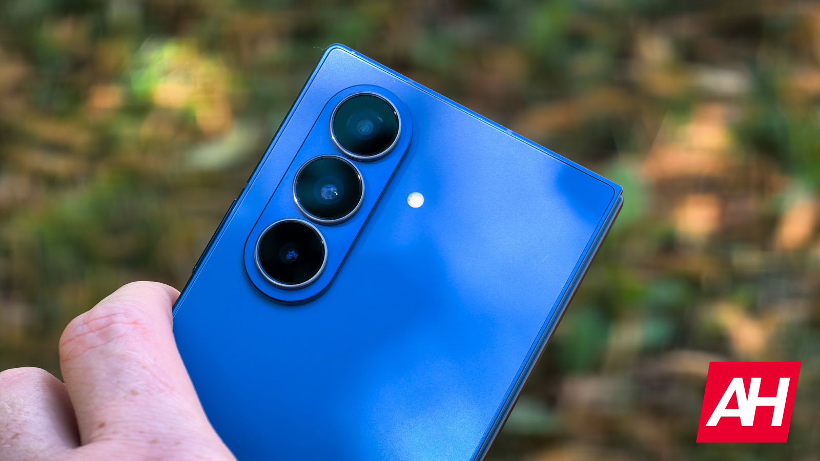 Galaxy Z Fold 7 Breaks Pre-Order Records — and It’s Not Just Tech Nerds ...