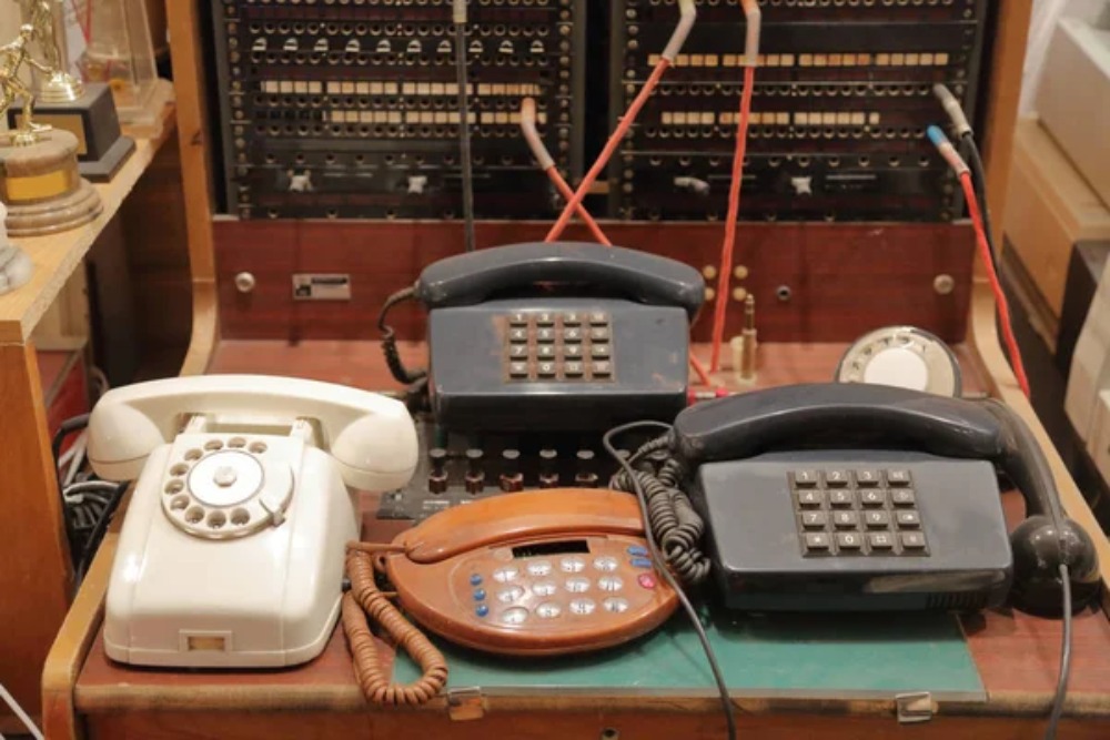 16 Antique Communication Devices Worth More Than Expected