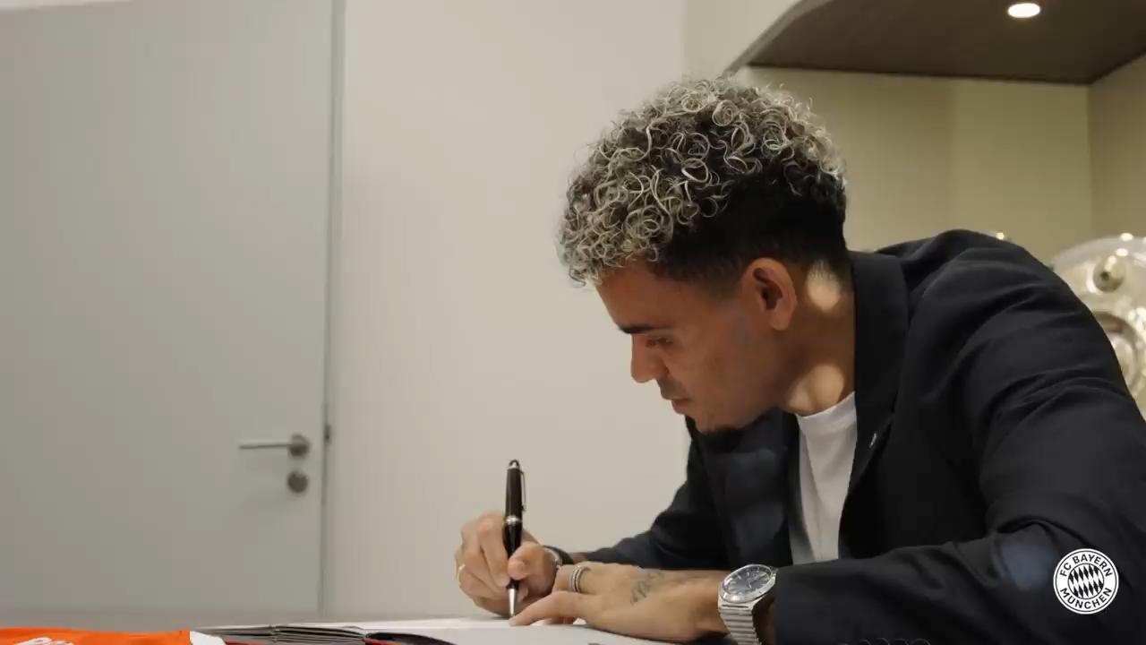 Diaz signs for Bayern