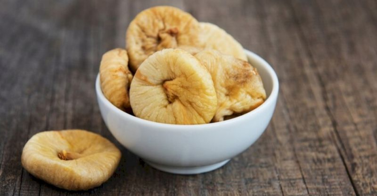 7 Dried Fruits You Should Never Eat, Along With 7 You Should Enjoy All ...