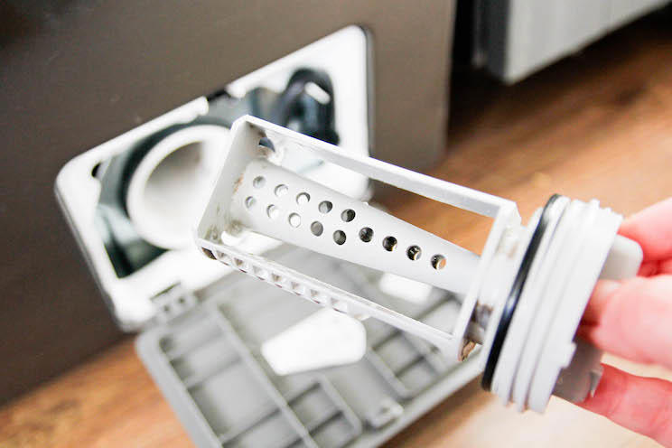 Rescue Your Moldy Washing Machine With These Hacks