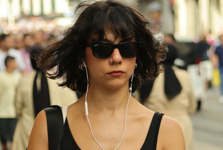 10 Habits Your Grandma Would Call Bad Manners (But Aren't Anymore)