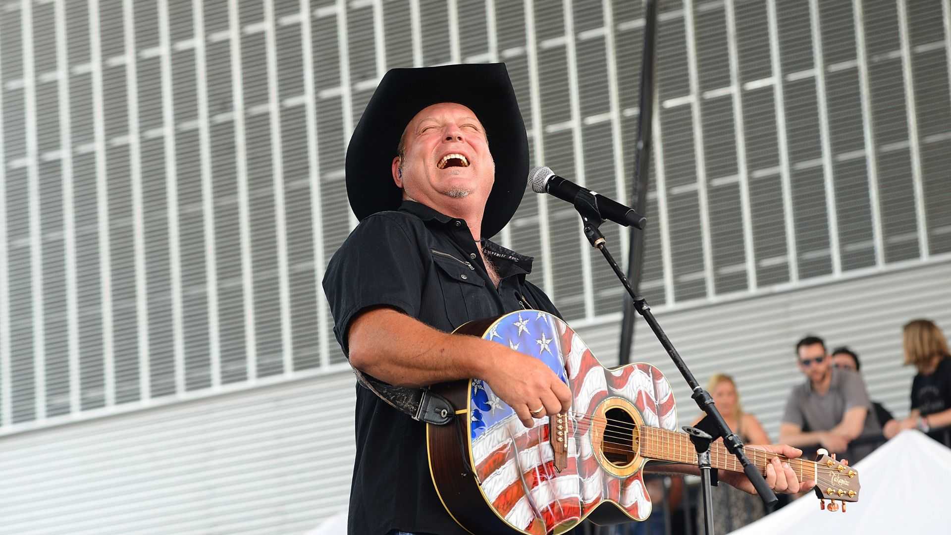Country music legend to wrap his farewell tour in Kentucky