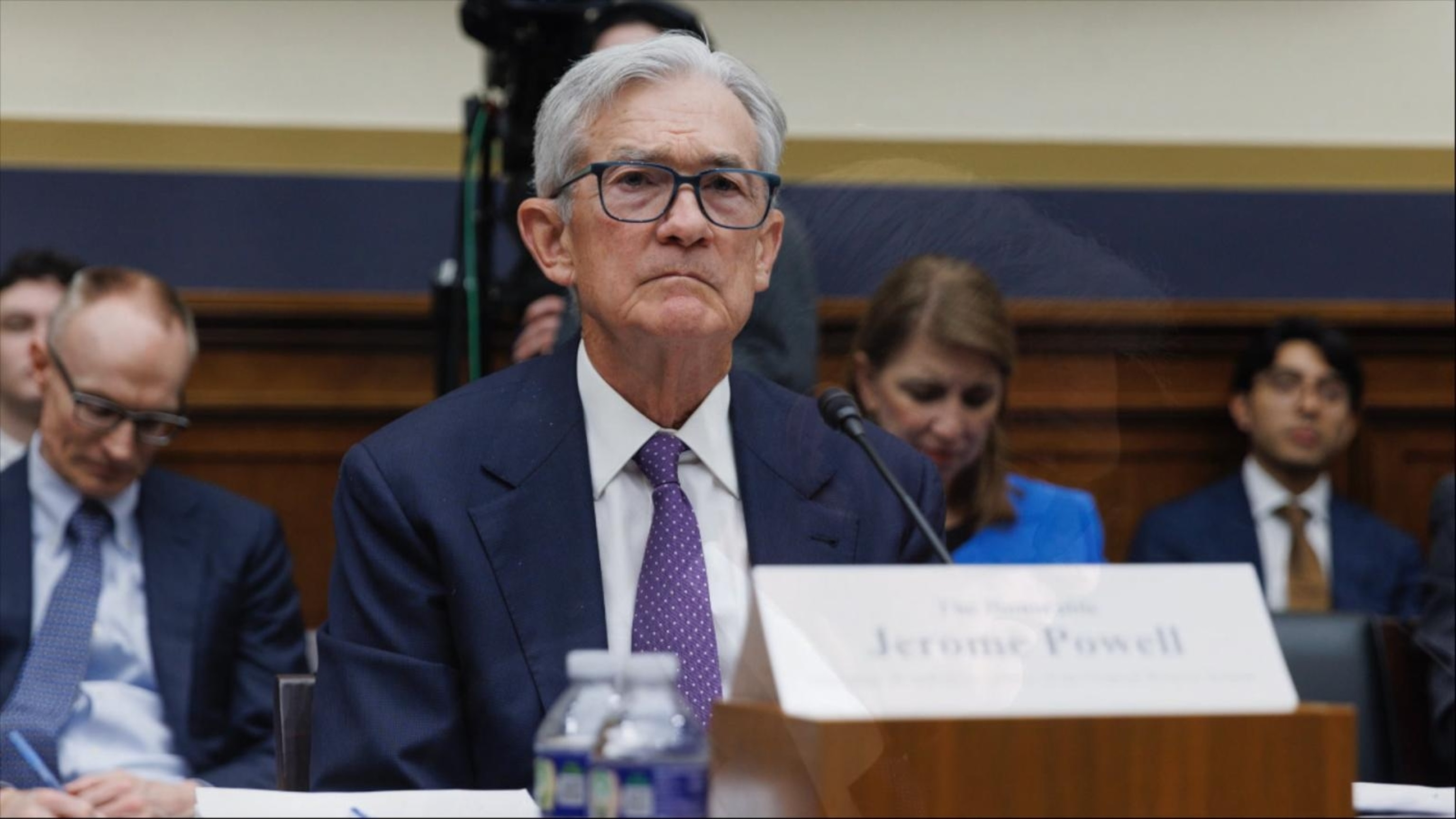 Fed Holds Interest Rates Steady Defying Trump S Pressure