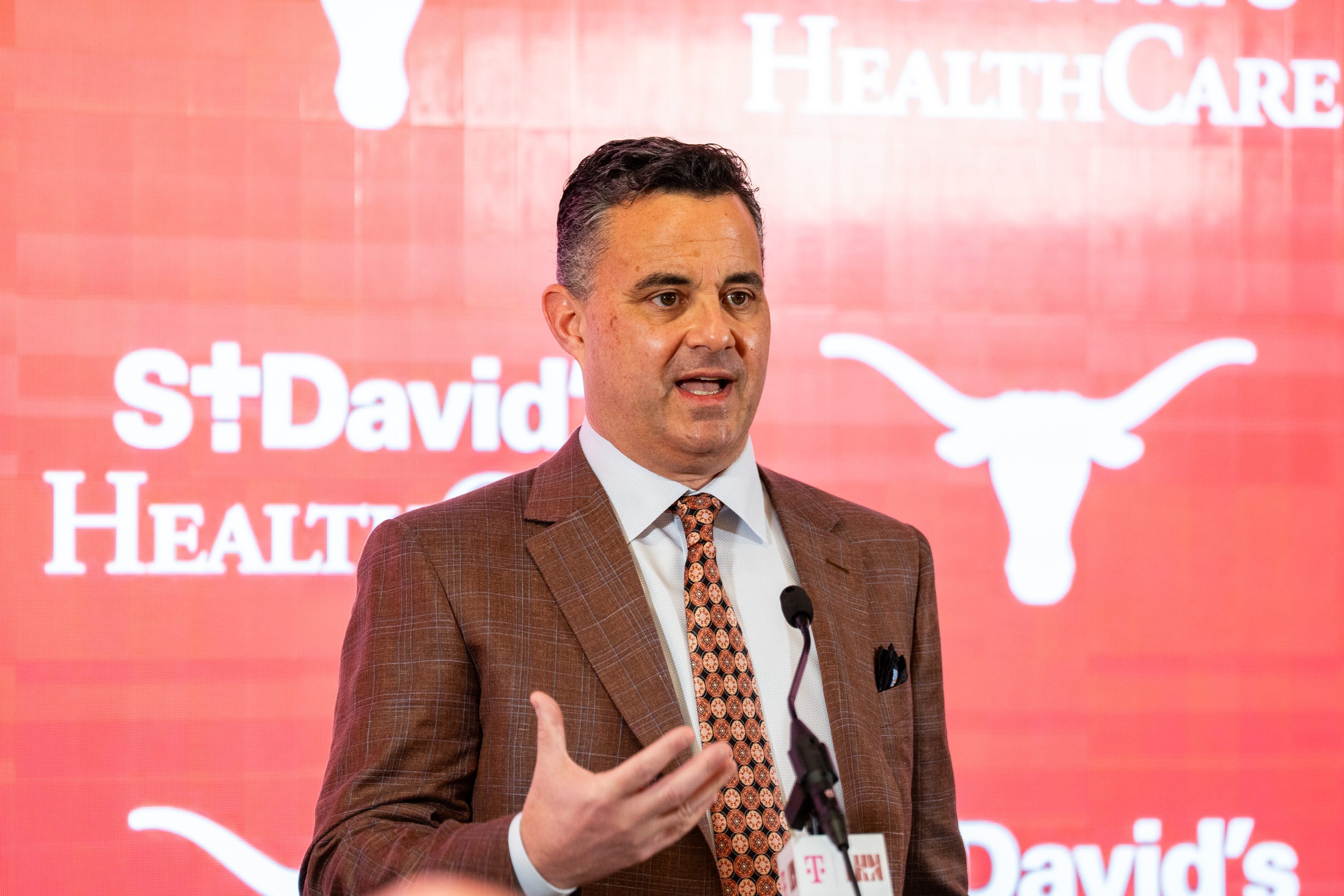 Texas Longhorns to play in the Maui Invitational where a stacked lineup ...