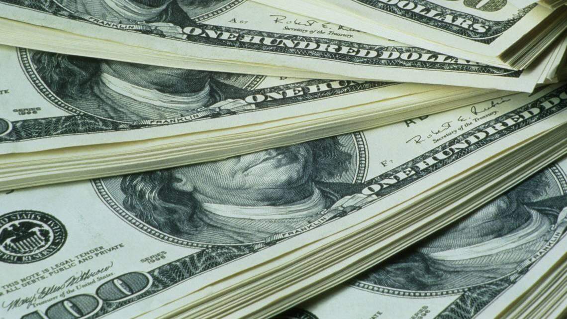 Jackpot lottery winner ‘almost passed out' when Arkansas clerk said she ...