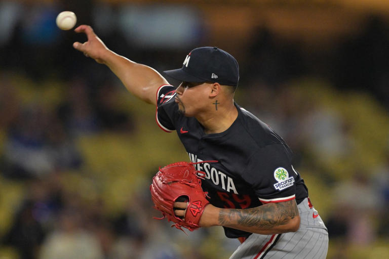 Report: Phillies land star closer Jhoan Durán ahead of the 2025 MLB ...