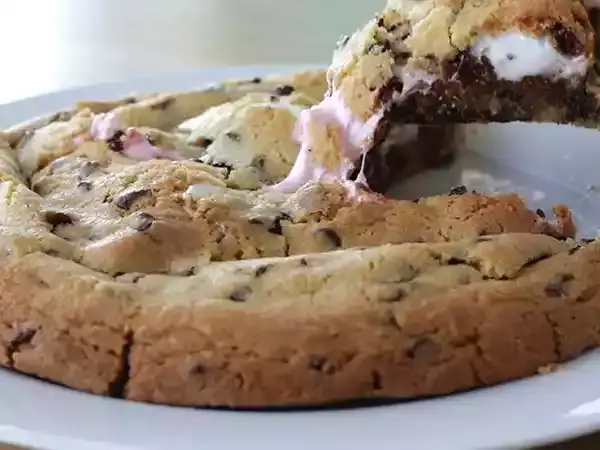 Marshmallow giant cookie - video recipe