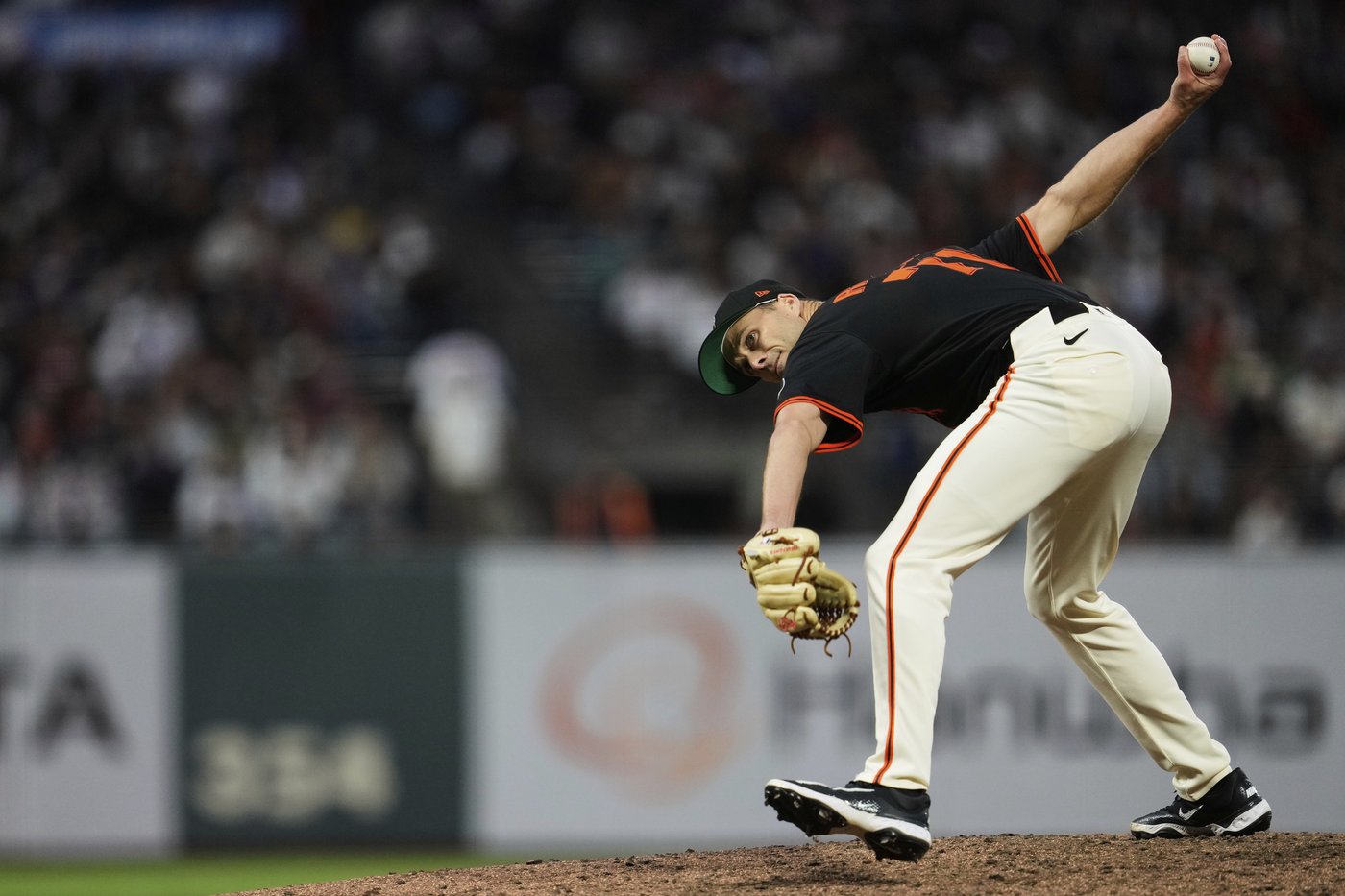 Mets rebuild bullpen with trades for Tyler Rogers and Ryan Helsley