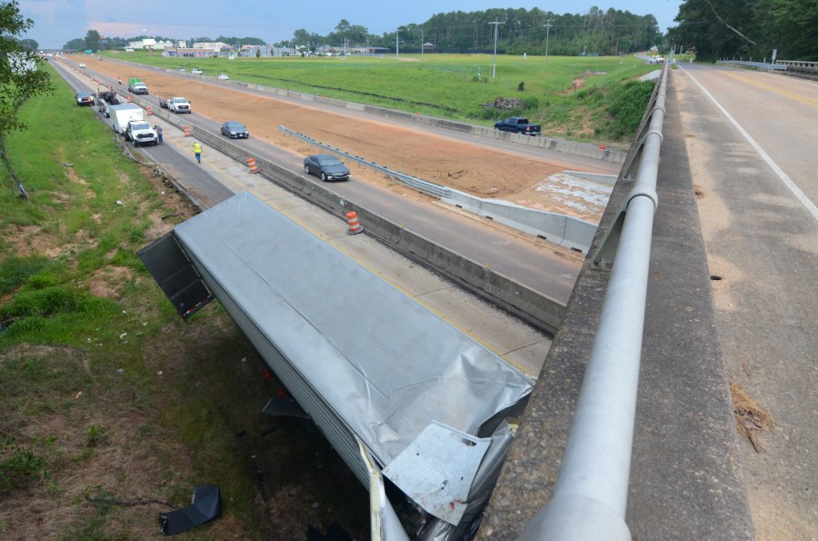 18-wheeler driver killed in Pike County crash