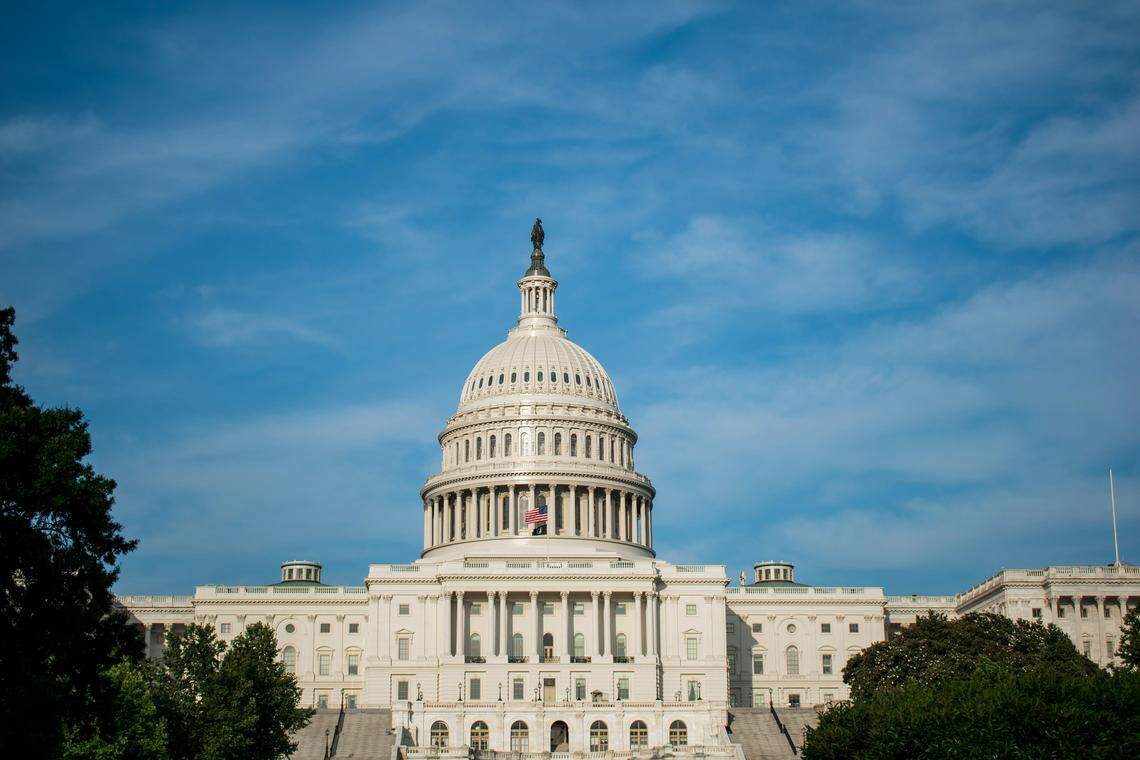 Bill to ban congressional stock trading advances in Senate. Here's what ...
