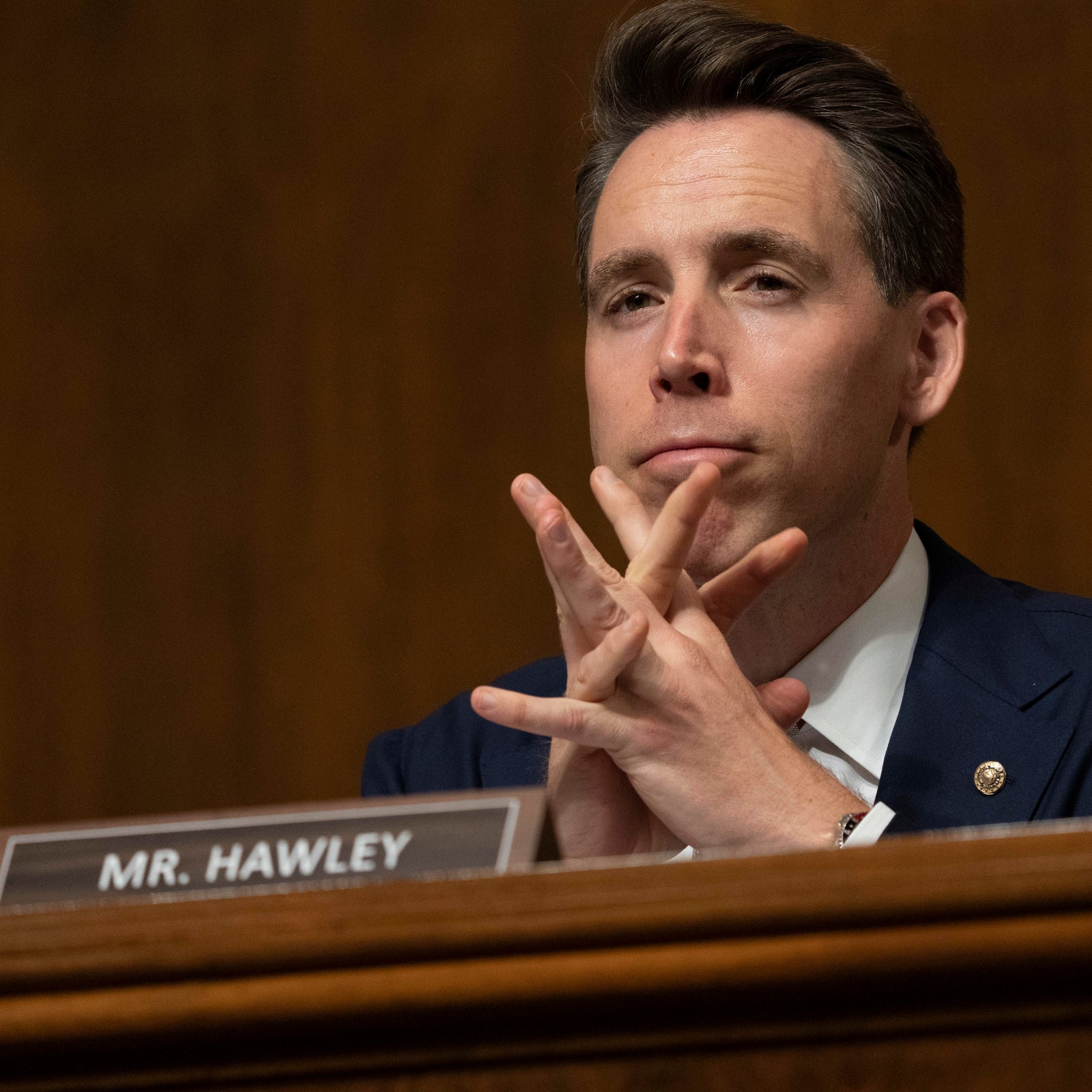 GOP Sen. Josh Hawley, Democrats vote to advance congressional stock ...