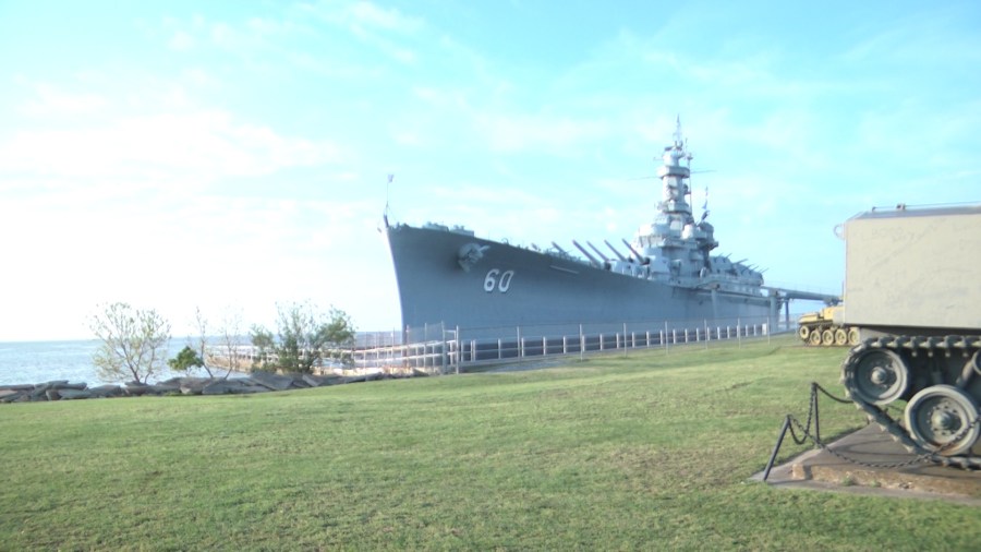 Mobile wreath-laying ceremony to honor Coast Guard anniversary
