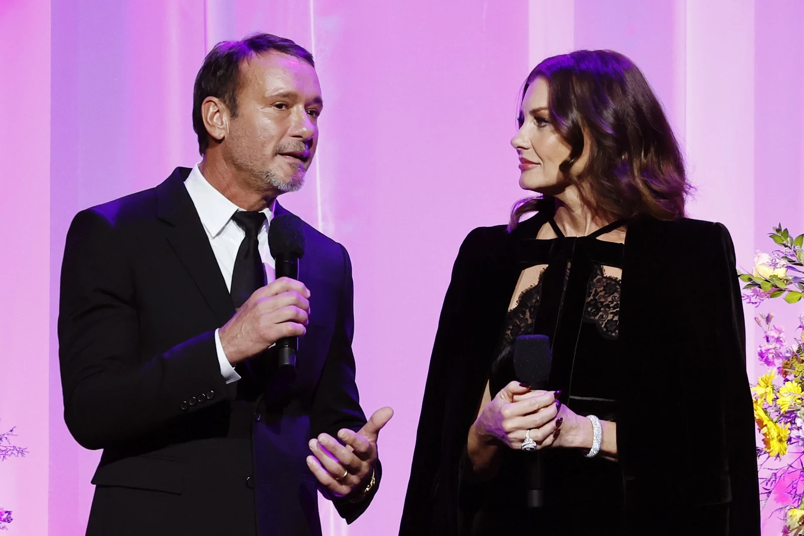 Tim McGraw Shaved His Head! Here’s Why