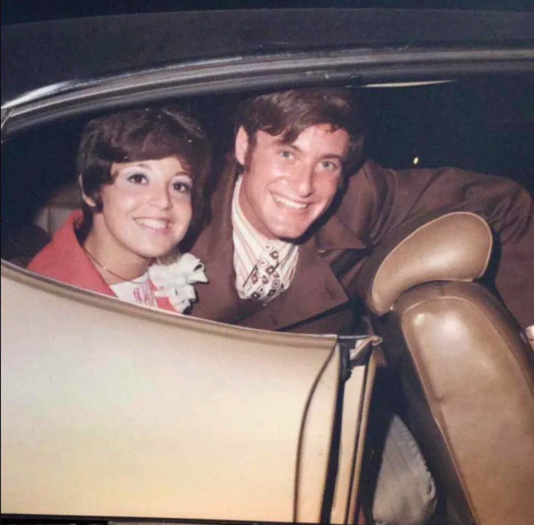 24 Vintage Photos of Honeymoons in the 1940s–1970s