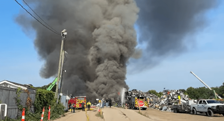 Large smoke, fire at Speedway auto shop