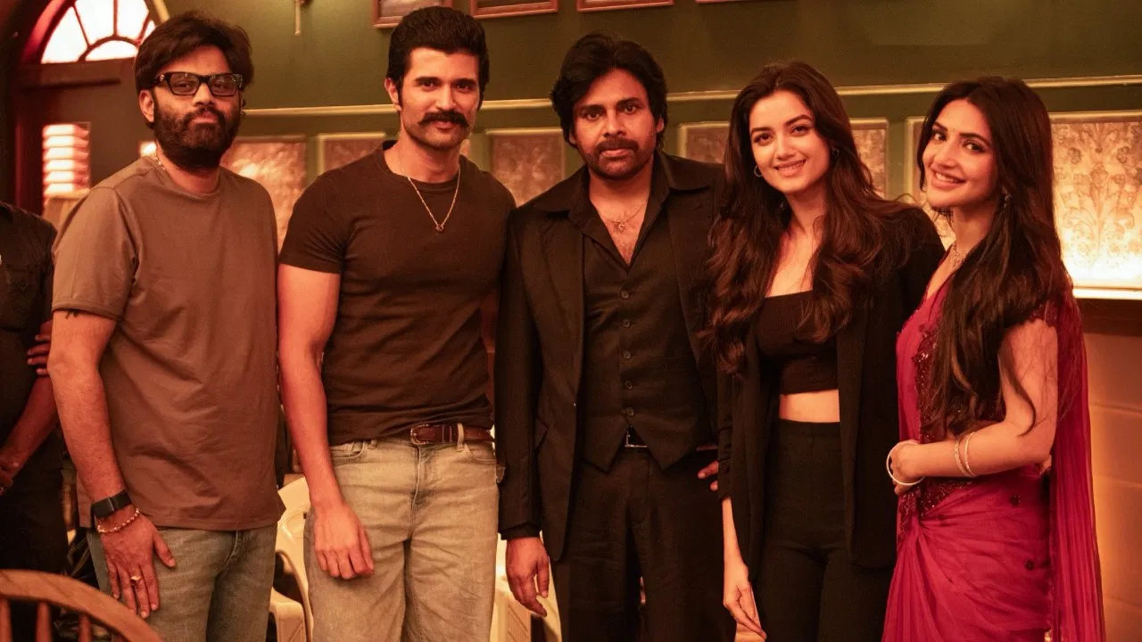 Vijay Deverakonda Meets Pawan Kalyan on 'Ustad Bhagat Singh' Set Ahead ...