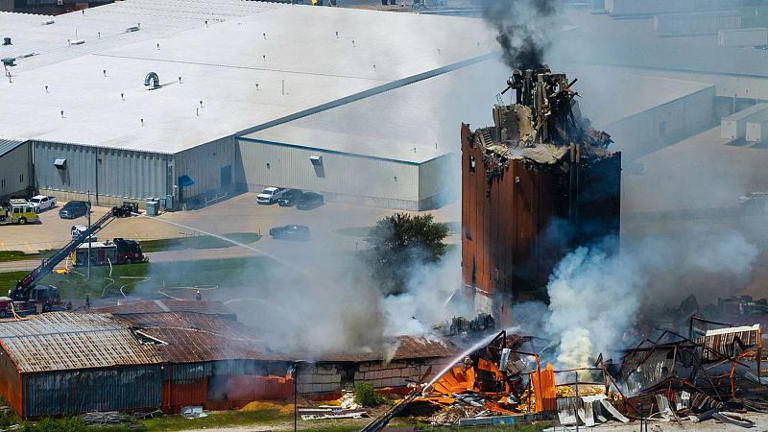 Duas crianças morreram após explosão numa fábrica no Nebraska