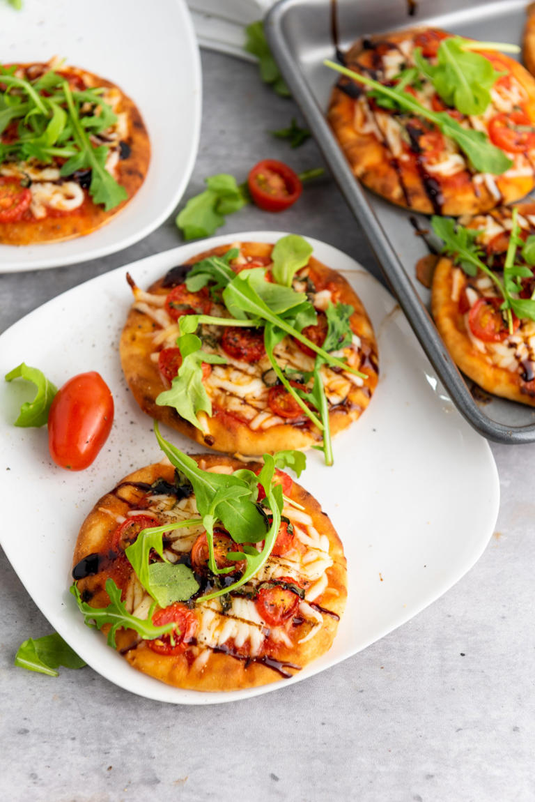 Mini Caprese Pizza: Bite-Sized Delights for Your Next Party!