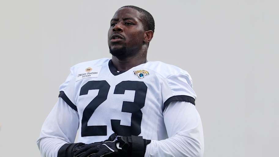 Jaguars' Oluokun Sees Growth From Young Linebacker