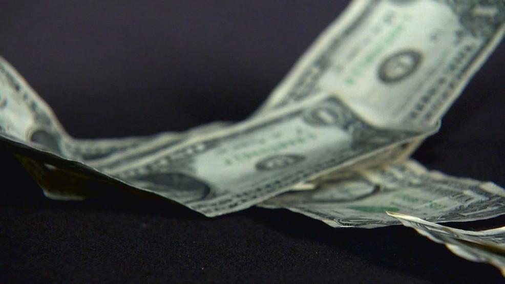 Roseburg man arrested for passing counterfeit bills at local business